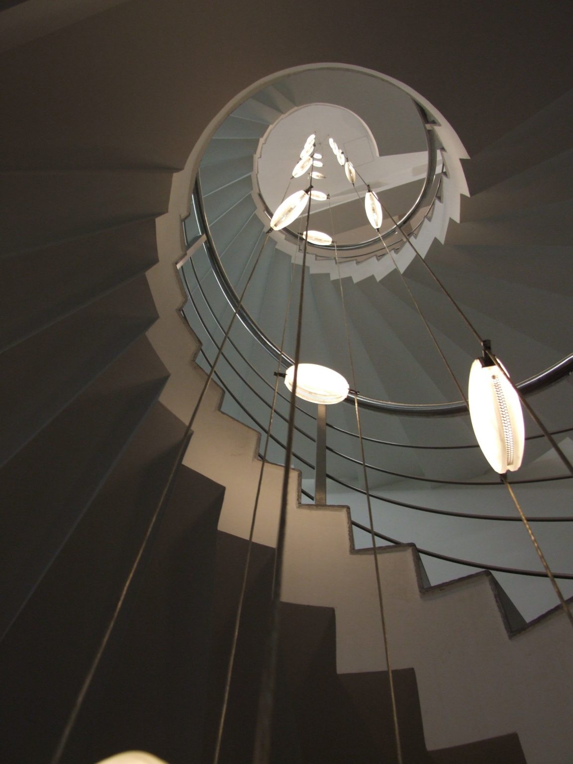 Delta Design Showroom - Gplus Arhitectonic